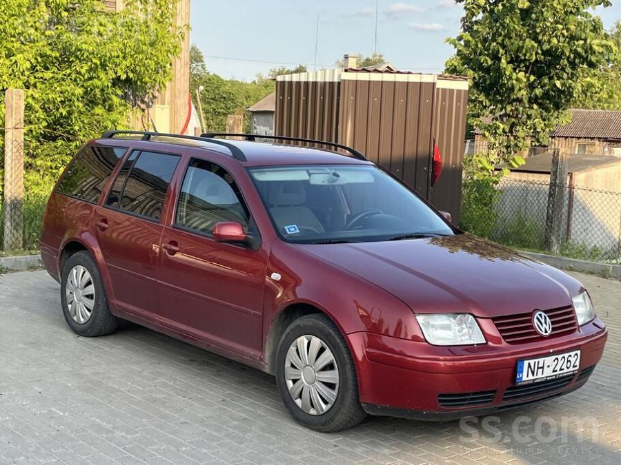 Sarkans Volkswagen Bora 2000 Rēzekne, ar dzinēja tilpumu 1.90 L un nobraukumu 306 tūkst. km par 800 €, foto 1 vietnē AUTOMOTO.COM.LV