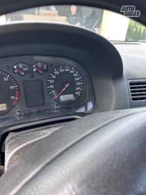 Volkswagen Bora 1998 in Vilnius, with an engine capacity of 1.60 L and mileage of 163 thousand km for 750 €, photo 6 on AUTOMOTO.COM.LV