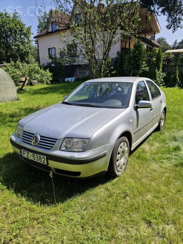 Volkswagen Bora 2000 in Daugavpils, with an engine capacity of 1.60 L and mileage of 296 thousand km for 750 €, photo 1 on AUTOMOTO.COM.LV