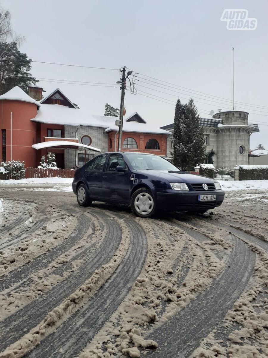 Volkswagen Bora 2000 Kauņa, ar dzinēja tilpumu 1.90 L un nobraukumu 288 tūkst. km par 990 €, foto 1 vietnē AUTOMOTO.COM.LV