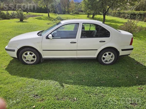 Balts Volkswagen Bora 2000 Jēkabpils, ar dzinēja tilpumu 1.60 L un nobraukumu 287 tūkst. km par 1200 €, foto 3 vietnē AUTOMOTO.COM.LV