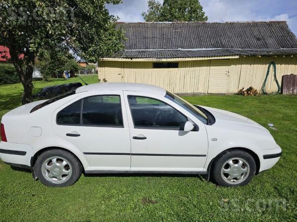 Balts Volkswagen Bora 2000 Jēkabpils, ar dzinēja tilpumu 1.60 L un nobraukumu 287 tūkst. km par 1200 €, foto 4 vietnē AUTOMOTO.COM.LV