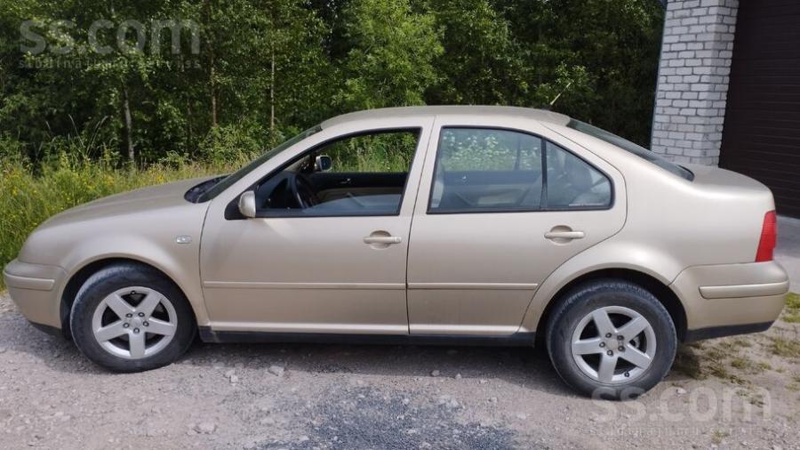 Yellow Volkswagen Bora 2000 in Liepaja, with an engine capacity of 1.60 L and mileage of 267 thousand km for 1200 €, photo 1 on AUTOMOTO.COM.LV