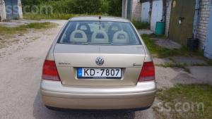 Yellow Volkswagen Bora 2000 in Liepaja, with an engine capacity of 1.60 L and mileage of 267 thousand km for 1200 €, photo 2 on AUTOMOTO.COM.LV