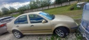 Dzeltens Volkswagen Bora 2000 Jelgava, ar dzinēja tilpumu 1.60 L un nobraukumu 279 tūkst. km par 800 €, foto  vietnē AUTOMOTO.COM.LV