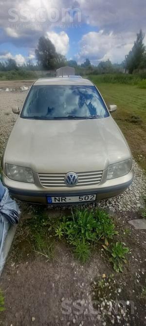 Yellow Volkswagen Bora 2000 in Jelgava, with an engine capacity of 1.60 L and mileage of 279 thousand km for 800 €, photo 3 on AUTOMOTO.COM.LV
