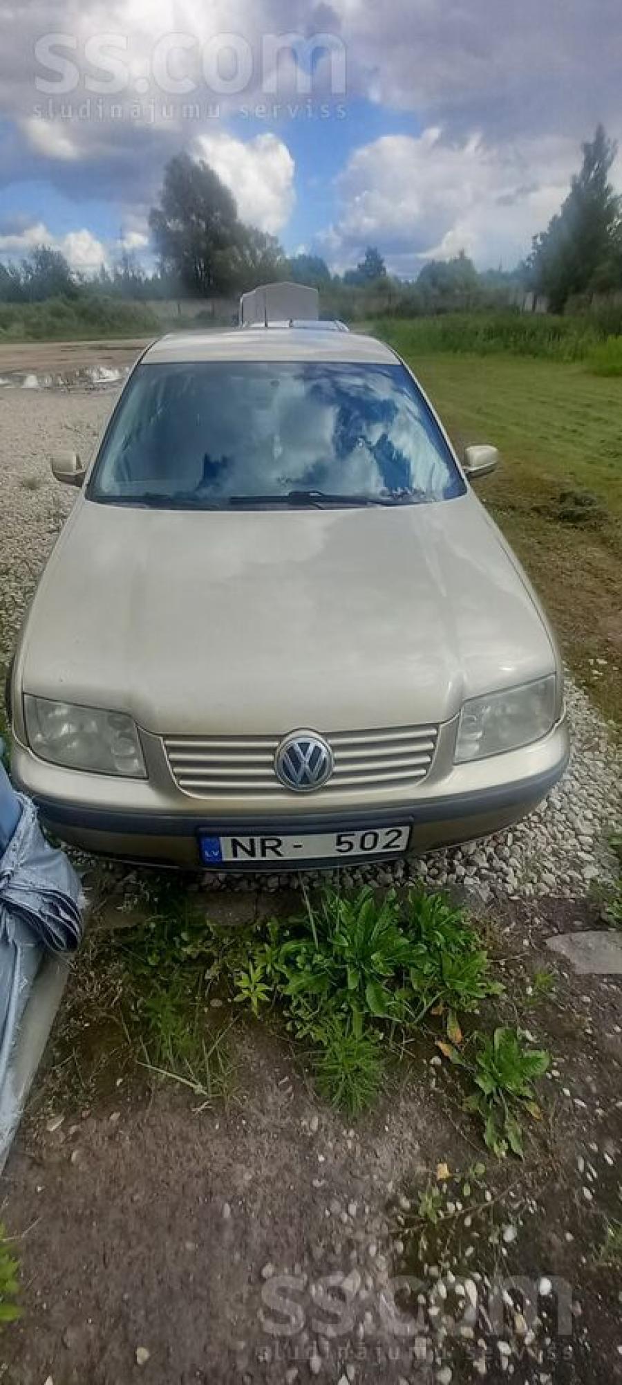 Yellow Volkswagen Bora 2000 in Jelgava, with an engine capacity of 1.60 L and mileage of 279 thousand km for 800 €, photo 3 on AUTOMOTO.COM.LV
