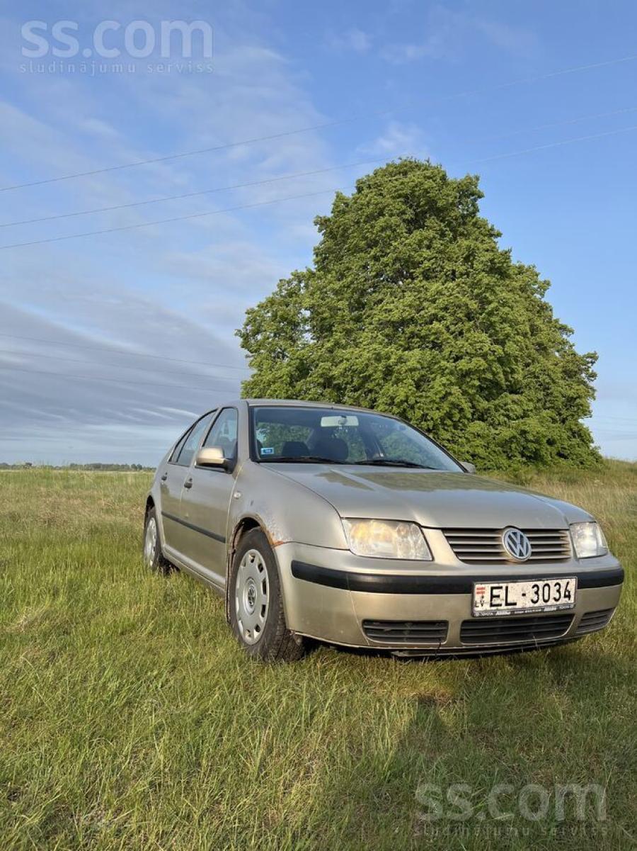 Yellow Volkswagen Bora 2002 in Liepaja, with an engine capacity of 1.60 L and mileage of 215 thousand km for 1380 €, photo 3 on AUTOMOTO.COM.LV