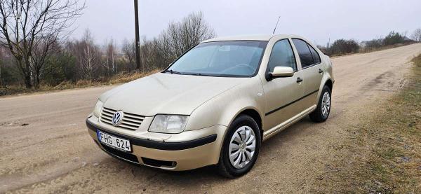 Yellow Volkswagen Bora 2003 in Vilnius, with an engine capacity of 1.60 L and mileage of 271 thousand km for 750 €, photo 1 on AUTOMOTO.COM.LV