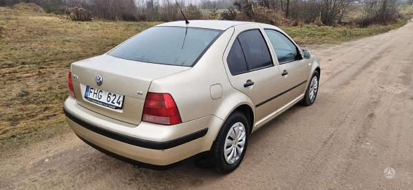 Yellow Volkswagen Bora 2003 in Vilnius, with an engine capacity of 1.60 L and mileage of 271 thousand km for 750 €, photo 5 on AUTOMOTO.COM.LV