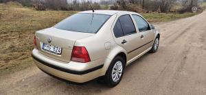 Yellow Volkswagen Bora 2003 in Vilnius, with an engine capacity of 1.60 L and mileage of 271 thousand km for 600 €, photo 5 on AUTOMOTO.COM.LV