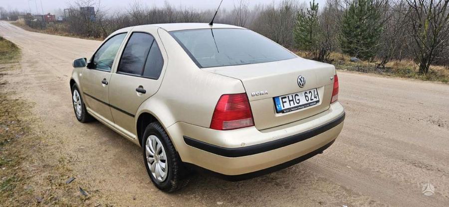 Yellow Volkswagen Bora 2003 in Vilnius, with an engine capacity of 1.60 L and mileage of 231 thousand km for 550 €, photo 3 on AUTOMOTO.COM.LV