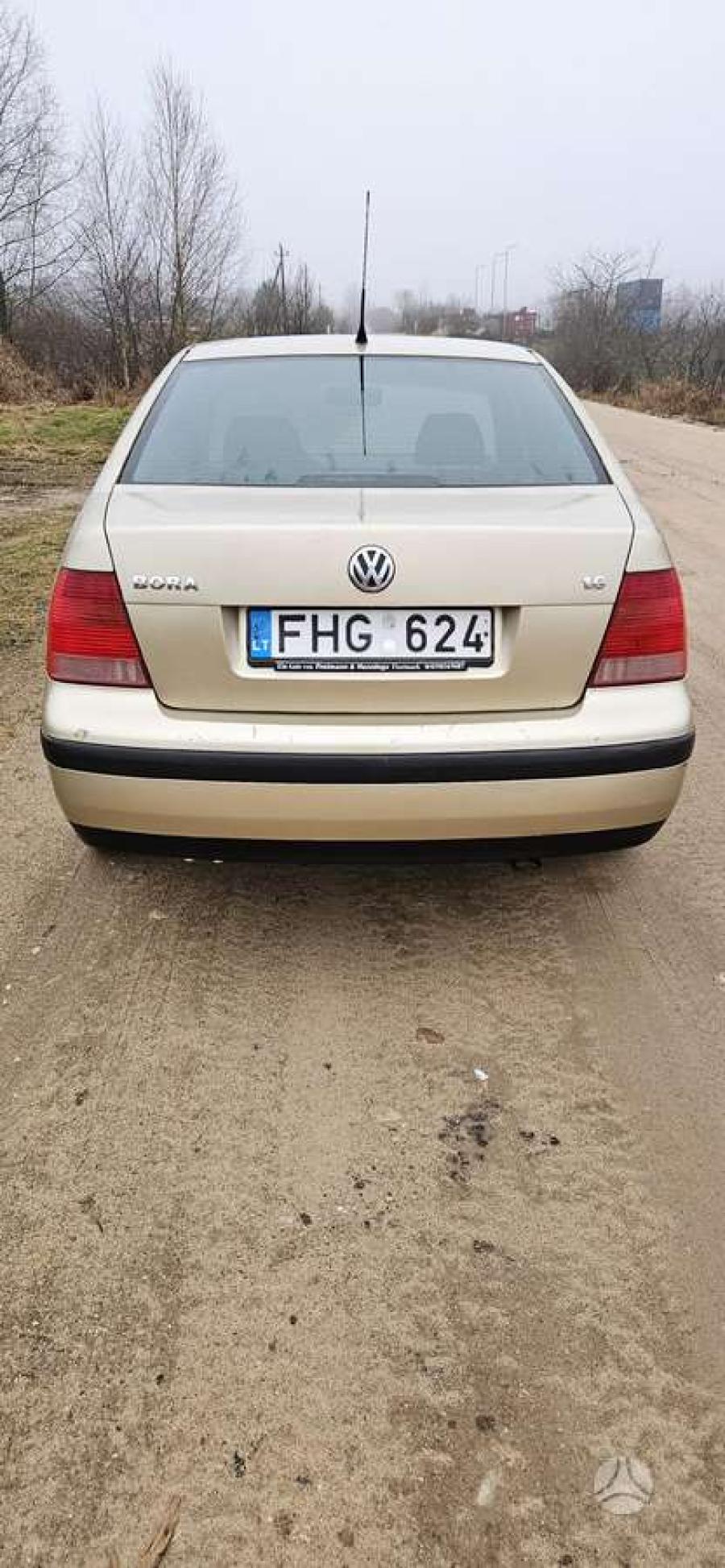 Yellow Volkswagen Bora 2003 in Vilnius, with an engine capacity of 1.60 L and mileage of 231 thousand km for 550 €, photo 4 on AUTOMOTO.COM.LV