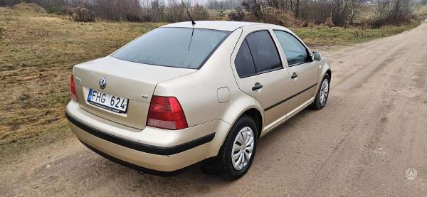 Yellow Volkswagen Bora 2003 in Vilnius, with an engine capacity of 1.60 L and mileage of 231 thousand km for 550 €, photo 5 on AUTOMOTO.COM.LV