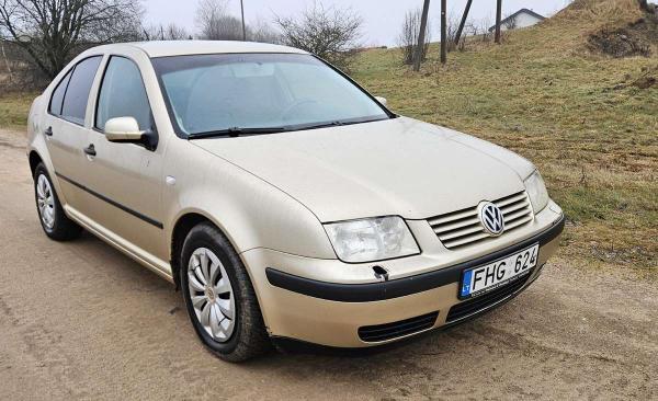 Yellow Volkswagen Bora 2003 in Vilnius, with an engine capacity of 1.60 L and mileage of 231 thousand km for 550 €, photo 7 on AUTOMOTO.COM.LV