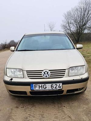 Yellow Volkswagen Bora 2003 in Vilnius, with an engine capacity of 1.60 L and mileage of 231 thousand km for 550 €, photo 8 on AUTOMOTO.COM.LV
