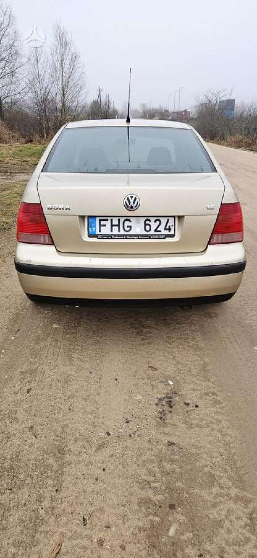 Yellow Volkswagen Bora 2003 in Vilnius, with an engine capacity of 1.60 L and mileage of 231 thousand km for 500 €, photo 4 on AUTOMOTO.COM.LV