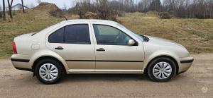 Yellow Volkswagen Bora 2003 in Vilnius, with an engine capacity of 1.60 L and mileage of 231 thousand km for 500 €, photo 6 on AUTOMOTO.COM.LV