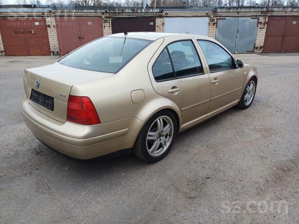 Yellow Volkswagen Bora 2003 in Riga, with an engine capacity of 1.80 L and mileage of 252 thousand km for 1200 €, photo 3 on AUTOMOTO.COM.LV