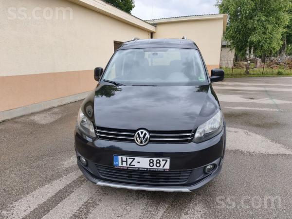 Black Volkswagen Caddy 2013 in Rezekne, with an engine capacity of 1.60 L and mileage of 319 thousand km for 7900 €, photo 2 on AUTOMOTO.COM.LV