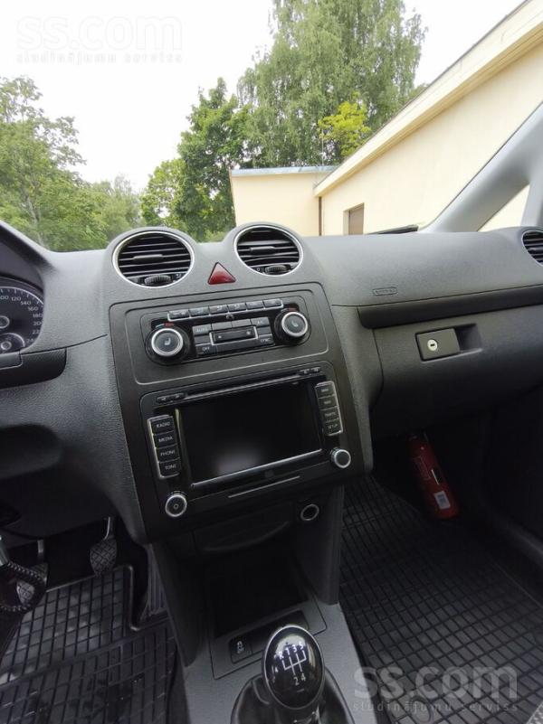 Black Volkswagen Caddy 2013 in Rezekne, with an engine capacity of 1.60 L and mileage of 319 thousand km for 7900 €, photo 7 on AUTOMOTO.COM.LV