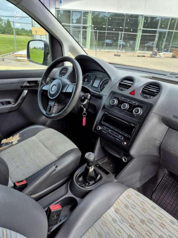 Black Volkswagen Caddy 2011 in Siauliai, with an engine capacity of 1.60 L and mileage of 264 thousand km for 2700 €, photo 5 on AUTOMOTO.COM.LV