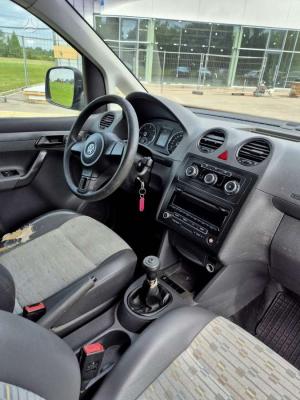 Black Volkswagen Caddy 2011 in Siauliai, with an engine capacity of 1.60 L and mileage of 264 thousand km for 2700 €, photo 6 on AUTOMOTO.COM.LV