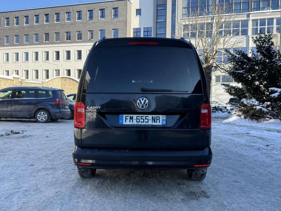 Black Volkswagen Caddy 2019 in Vilnius, with an engine capacity of 2.00 L and mileage of 290 thousand km for 10500 €, photo 6 on AUTOMOTO.COM.LV