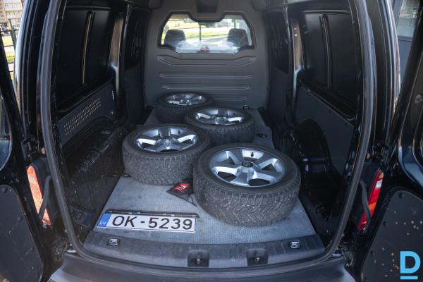 Melns Volkswagen Caddy 2017 Liepāja, ar dzinēja tilpumu 2.00 L un nobraukumu 341 tūkst. km par 10500 €, foto 7 vietnē AUTOMOTO.COM.LV