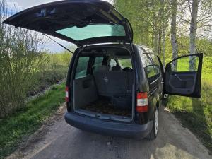 Black Volkswagen Caddy 2004 in Siauliai, with an engine capacity of 1.90 L and mileage of 498 thousand km for 2500 €, photo 4 on AUTOMOTO.COM.LV