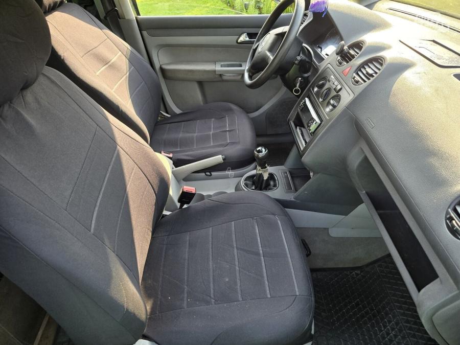 Black Volkswagen Caddy 2004 in Plunge, with an engine capacity of 1.90 L and mileage of 494 thousand km for 1800 €, photo 7 on AUTOMOTO.COM.LV