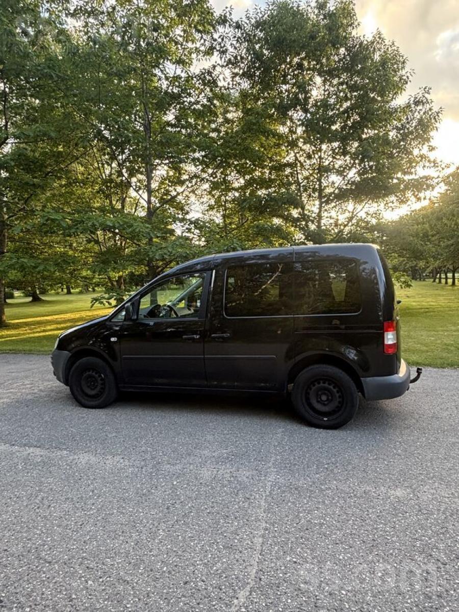 Black Volkswagen Caddy 2006 in Riga, with an engine capacity of 1.90 L and mileage of 251 thousand km for 4100 €, photo 3 on AUTOMOTO.COM.LV