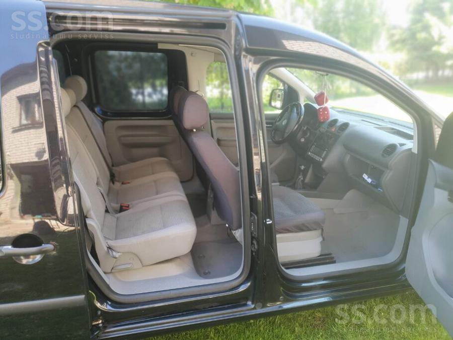Black Volkswagen Caddy 2007 in Bauska, with an engine capacity of 1.90 L and mileage of 263 thousand km for 3400 €, photo 9 on AUTOMOTO.COM.LV