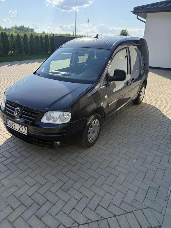 Melns Volkswagen Caddy 2009 Viļņa, ar dzinēja tilpumu 1.90 L un nobraukumu 390 tūkst. km par 4600 €, foto 2 vietnē AUTOMOTO.COM.LV