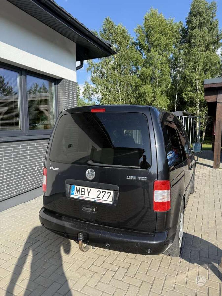Melns Volkswagen Caddy 2009 Viļņa, ar dzinēja tilpumu 1.90 L un nobraukumu 390 tūkst. km par 4600 €, foto 4 vietnē AUTOMOTO.COM.LV