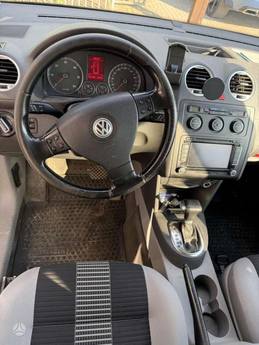 Melns Volkswagen Caddy 2009 Viļņa, ar dzinēja tilpumu 1.90 L un nobraukumu 390 tūkst. km par 4600 €, foto 6 vietnē AUTOMOTO.COM.LV