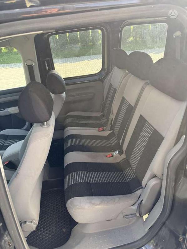 Melns Volkswagen Caddy 2009 Viļņa, ar dzinēja tilpumu 1.90 L un nobraukumu 390 tūkst. km par 4600 €, foto 6 vietnē AUTOMOTO.COM.LV