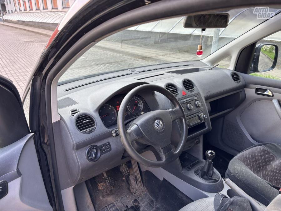 Black Volkswagen Caddy 2009 in Vilnius, with an engine capacity of 2.00 L and mileage of 300 thousand km for 1800 €, photo 10 on AUTOMOTO.COM.LV