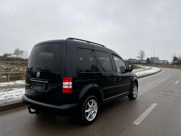 Black Volkswagen Caddy 2011 in Ukmerge, with an engine capacity of 1.60 L and mileage of 173 thousand km for 5450 €, photo 3 on AUTOMOTO.COM.LV