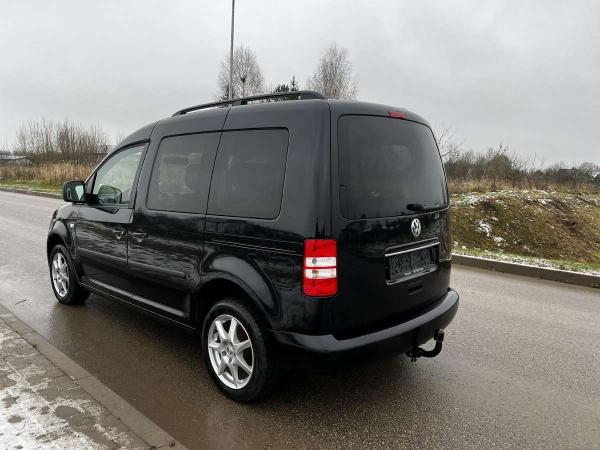 Black Volkswagen Caddy 2011 in Ukmerge, with an engine capacity of 1.60 L and mileage of 173 thousand km for 5450 €, photo 4 on AUTOMOTO.COM.LV