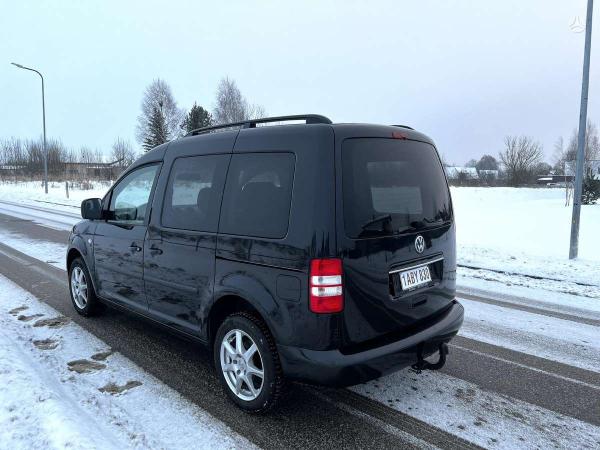 Black Volkswagen Caddy 2011 in Ukmerge, with an engine capacity of 1.60 L and mileage of 173 thousand km for 5550 €, photo 2 on AUTOMOTO.COM.LV