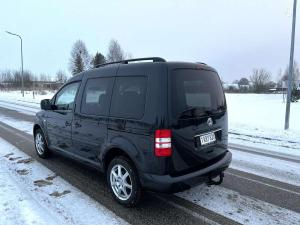 Black Volkswagen Caddy 2011 in Ukmerge, with an engine capacity of 1.60 L and mileage of 173 thousand km for 5550 €, photo 2 on AUTOMOTO.COM.LV