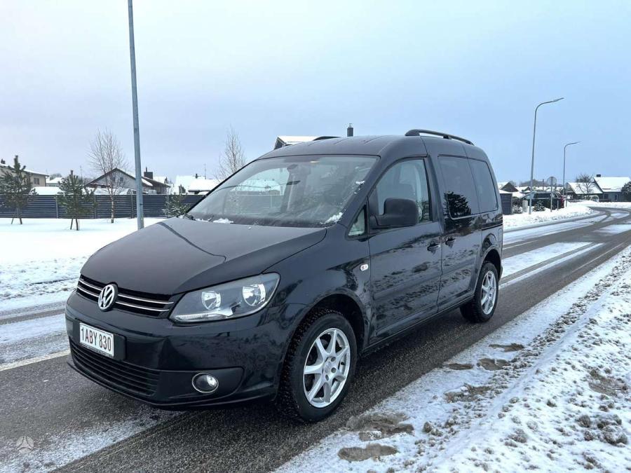 Black Volkswagen Caddy 2011 in Ukmerge, with an engine capacity of 1.60 L and mileage of 173 thousand km for 5550 €, photo 3 on AUTOMOTO.COM.LV