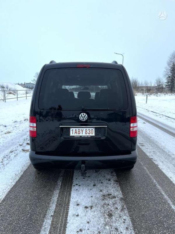 Black Volkswagen Caddy 2011 in Ukmerge, with an engine capacity of 1.60 L and mileage of 173 thousand km for 5550 €, photo 5 on AUTOMOTO.COM.LV