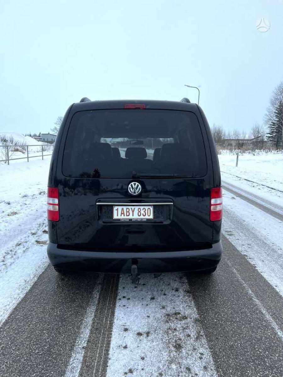 Black Volkswagen Caddy 2011 in Ukmerge, with an engine capacity of 1.60 L and mileage of 173 thousand km for 5550 €, photo 5 on AUTOMOTO.COM.LV