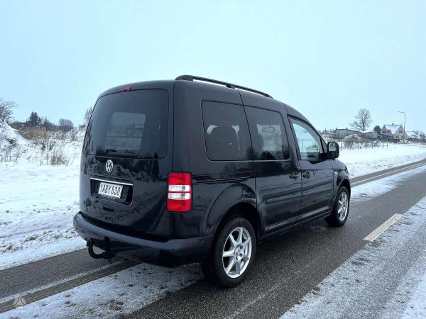 Black Volkswagen Caddy 2011 in Ukmerge, with an engine capacity of 1.60 L and mileage of 173 thousand km for 5550 €, photo 6 on AUTOMOTO.COM.LV