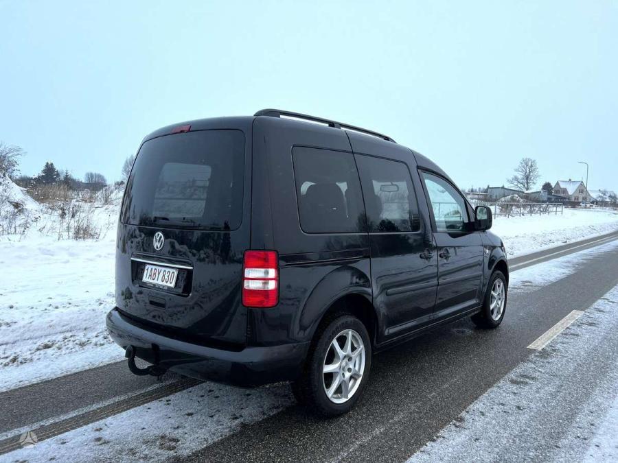 Black Volkswagen Caddy 2011 in Ukmerge, with an engine capacity of 1.60 L and mileage of 173 thousand km for 5550 €, photo 6 on AUTOMOTO.COM.LV