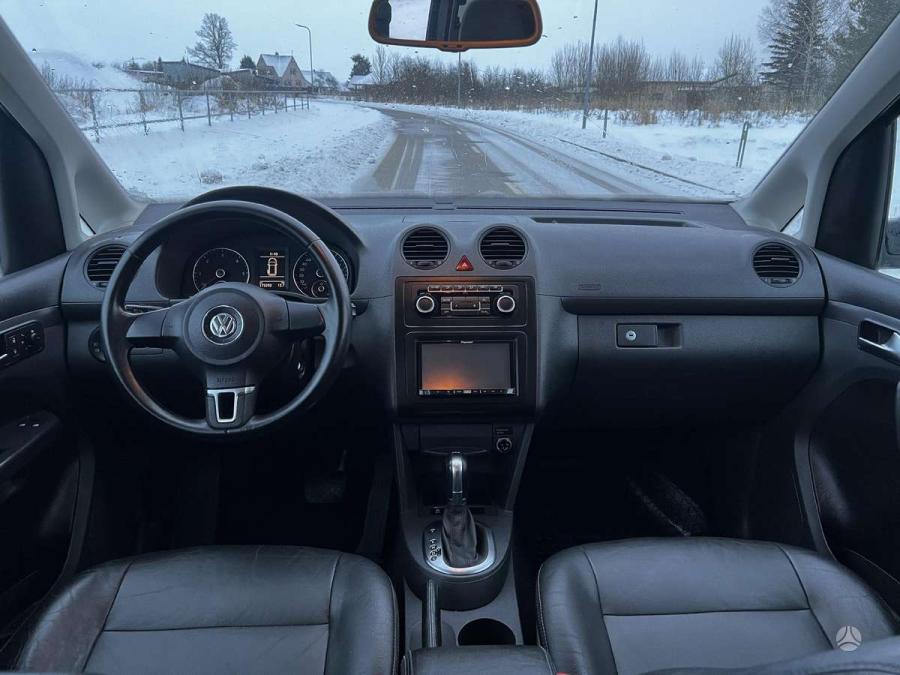 Black Volkswagen Caddy 2011 in Ukmerge, with an engine capacity of 1.60 L and mileage of 173 thousand km for 5550 €, photo 13 on AUTOMOTO.COM.LV