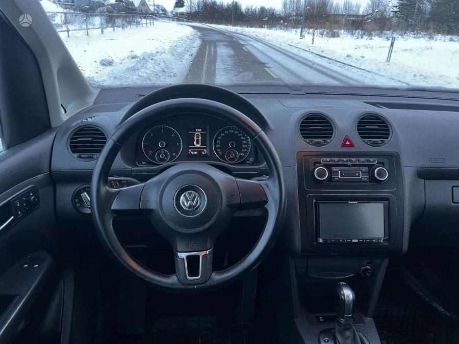Black Volkswagen Caddy 2011 in Ukmerge, with an engine capacity of 1.60 L and mileage of 173 thousand km for 5550 €, photo 14 on AUTOMOTO.COM.LV