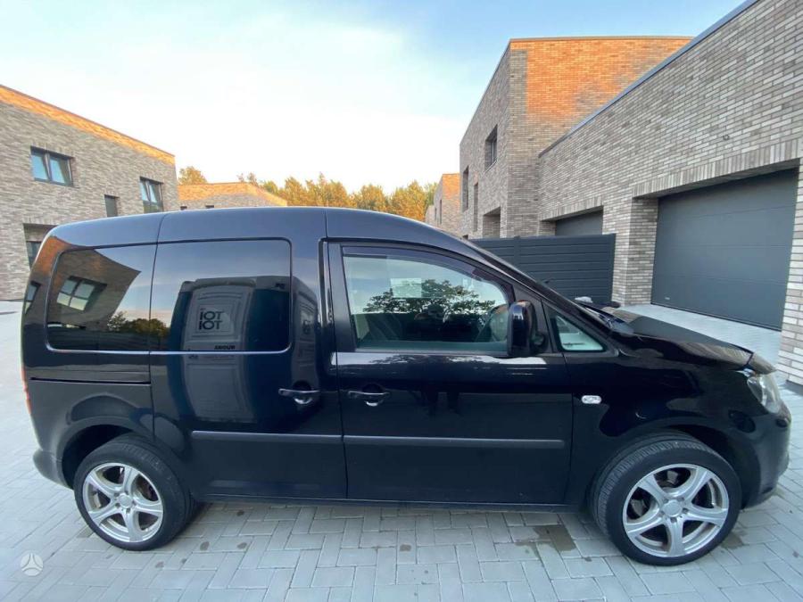 Black Volkswagen Caddy 2011 in Vilnius, with an engine capacity of 1.60 L and mileage of 341 thousand km for 6000 €, photo 8 on AUTOMOTO.COM.LV